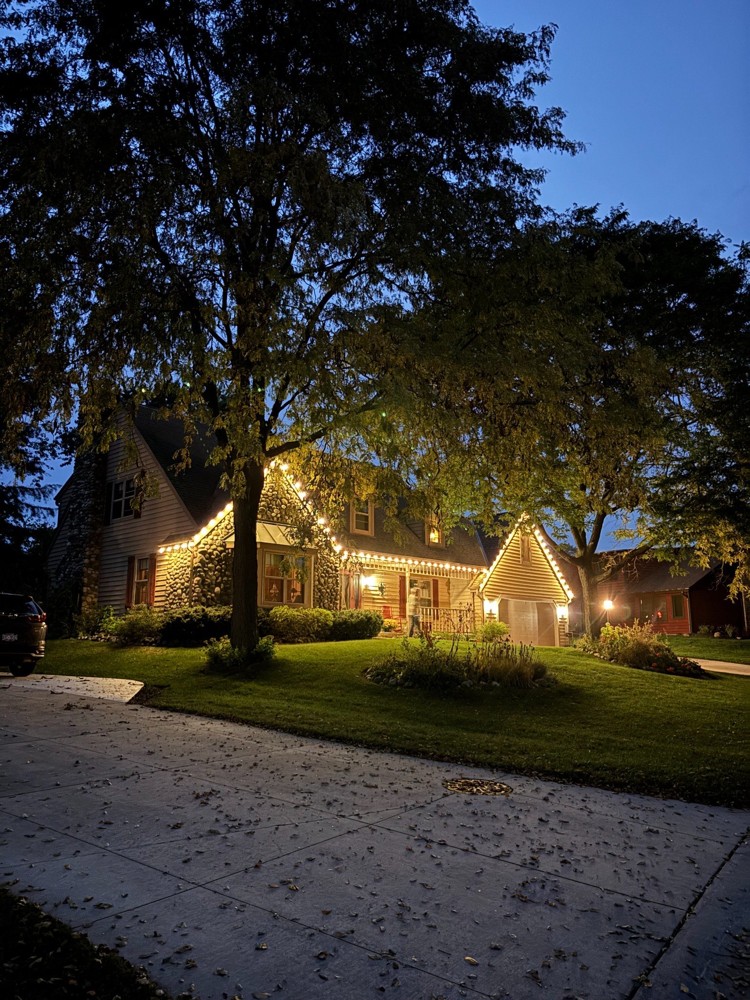 Sam’s Seasonal Lighting | Milwaukee Holiday Light Installation