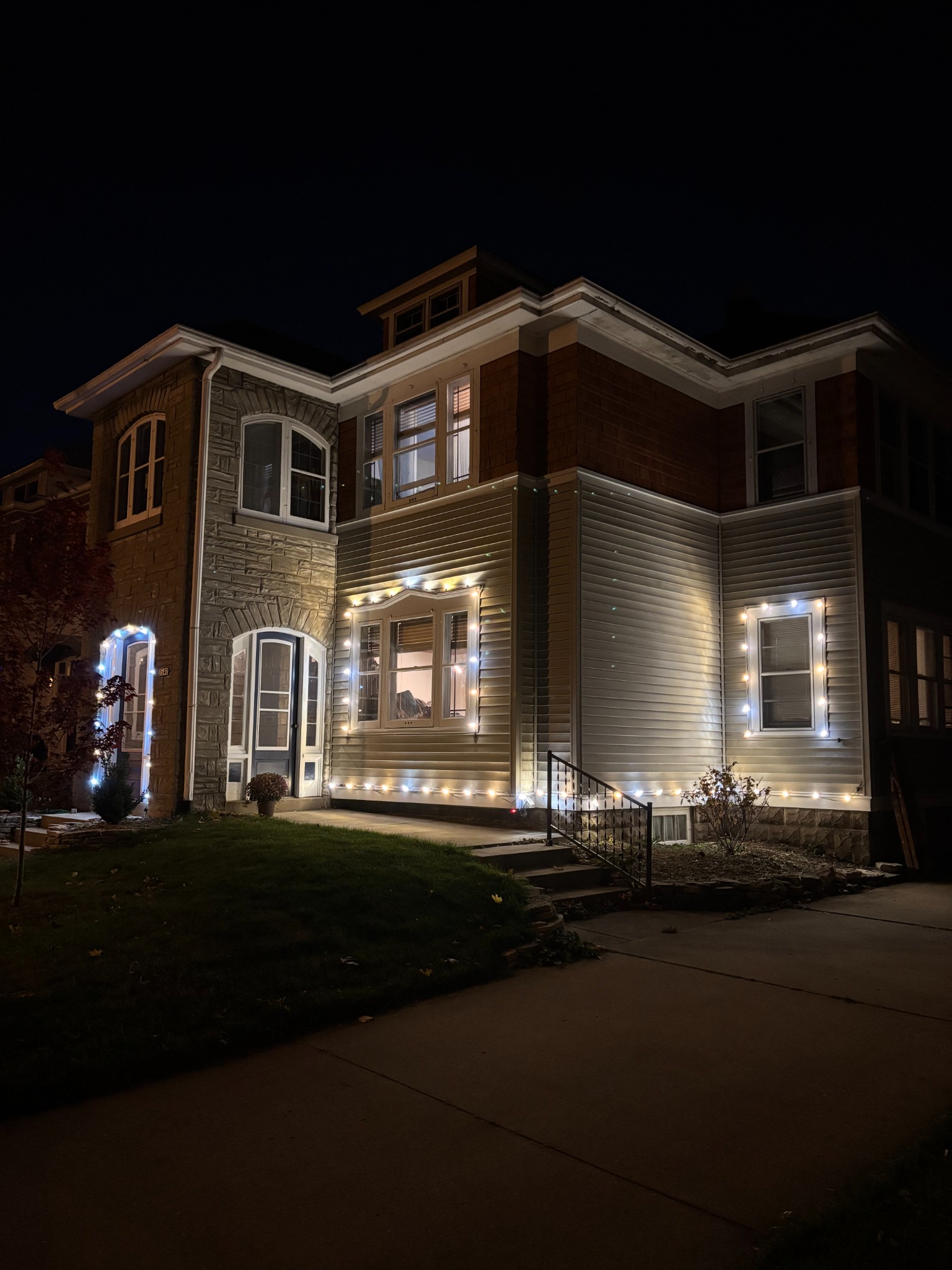 Sam’s Seasonal Lighting | Milwaukee Holiday Light Installation