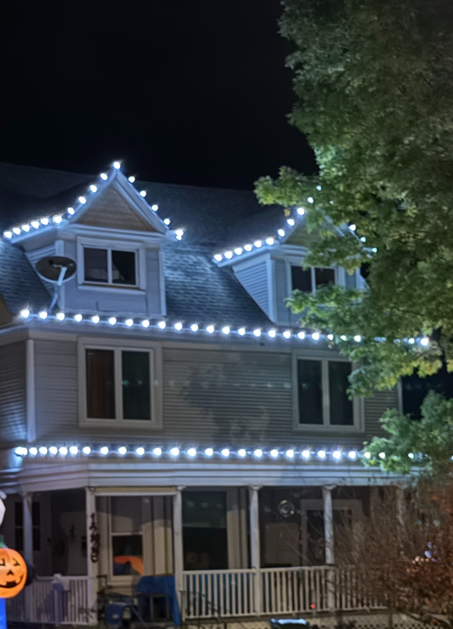 Sam’s Seasonal Lighting | Milwaukee Holiday Light Installation